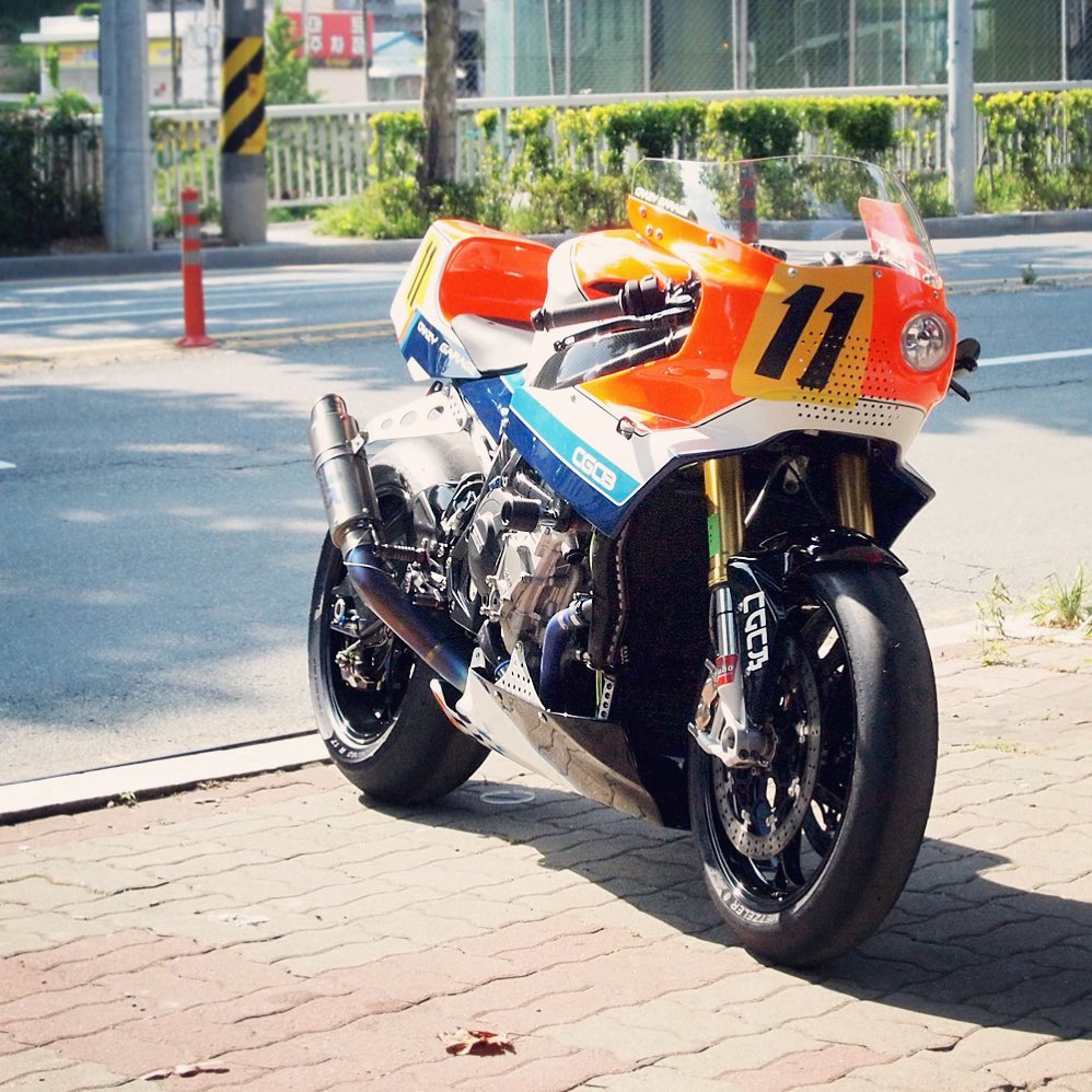 S1000rr. Retroracer Project - RocketGarage - Cafe Racer Magazine