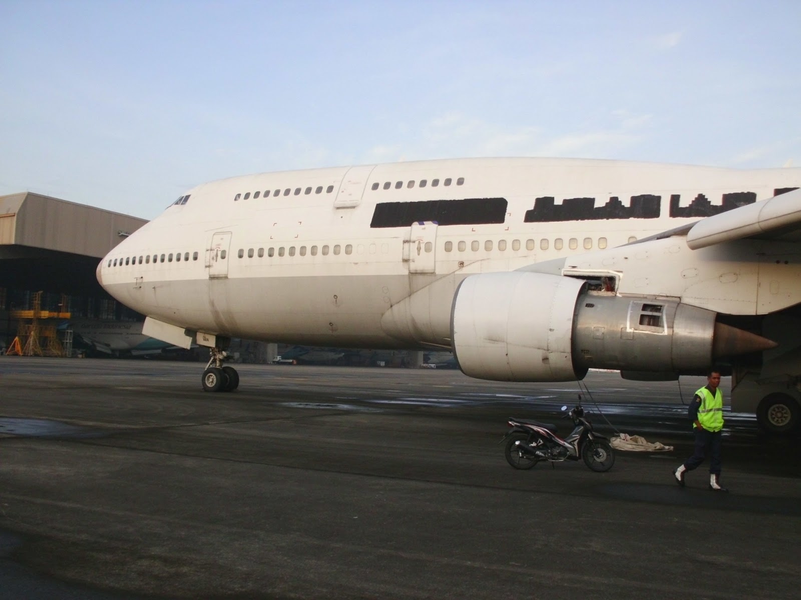 DIJUAL PESAWAT SCRAP BOEING 737-200
