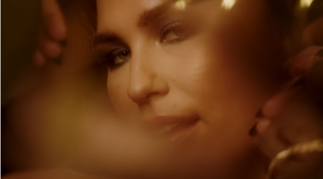 Molly Hammar Unveils New Single DOUCHEBAG molly-hammar-unveils-new-single-douchebag