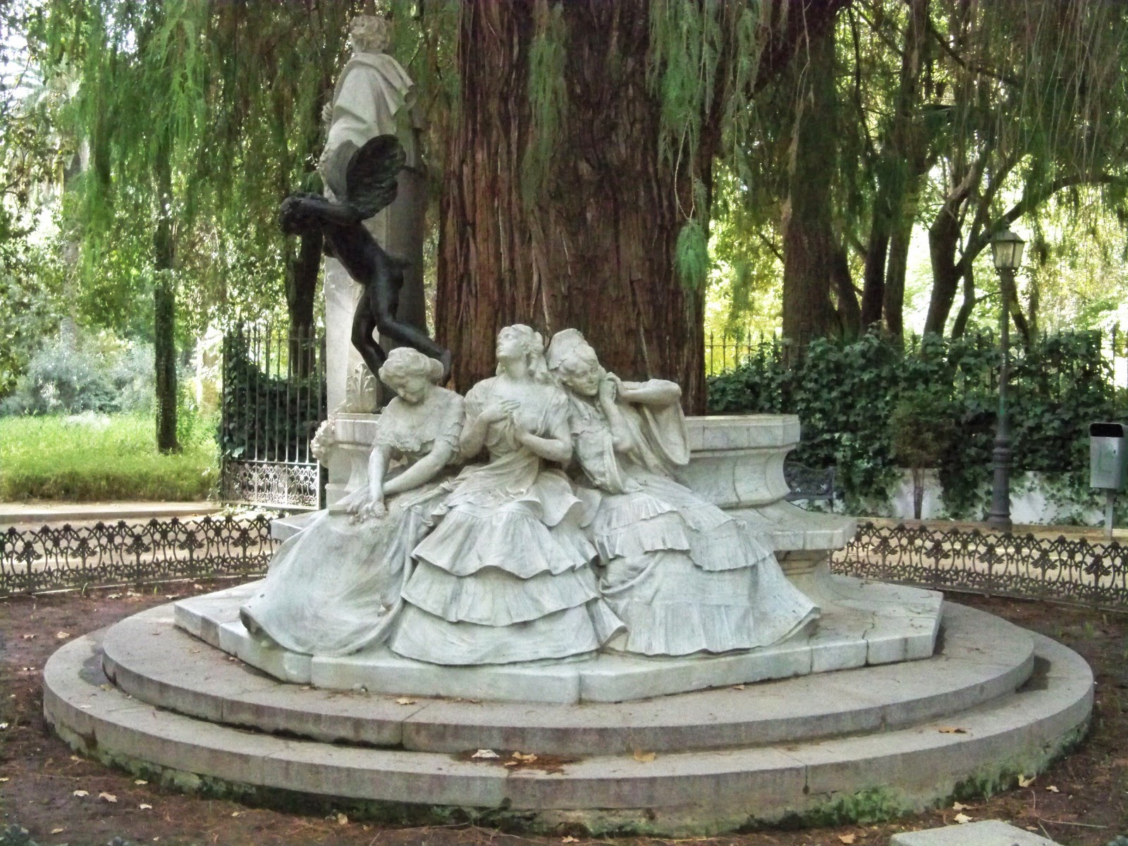 Monumentos de Sevilla: Monumento a Bécquer - La Sevilla del Recuerdo