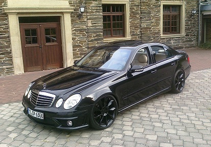 Mercedes W211 Designo: E63 AMG Paket & Lorinser Turbinenfelgen
