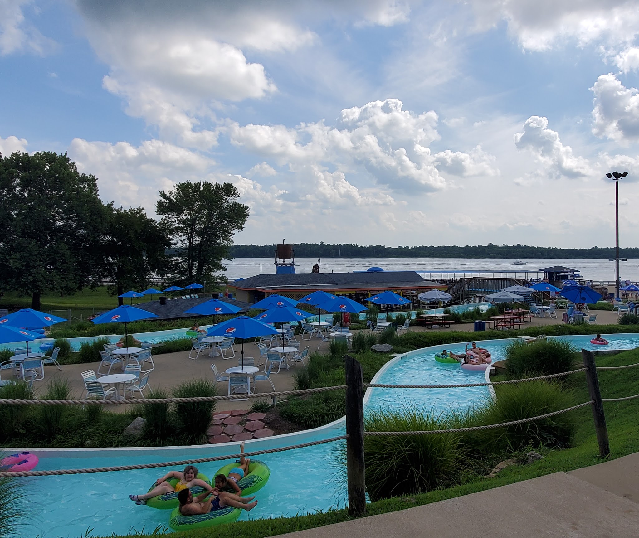 Play St. Louis: Raging Rivers Waterpark, Grafton