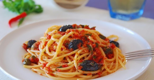 IL LABORATORIO DI MARINA: ΣΠΑΓΚΕΤΤΙ ΑΛΑ ΠΟΥΤΑΝΕΣΚΑ // SPAGHETTI ALLA ...