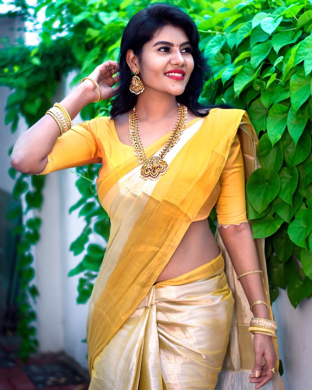 Nivisha Hot Navel Photos Collection Instagram, Serial Stills