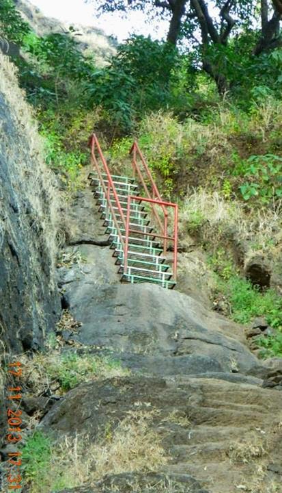 OffBeat Sahyadri: Trek to Bhairoba Durga and Kunjar Gad 1st on Dec 2013