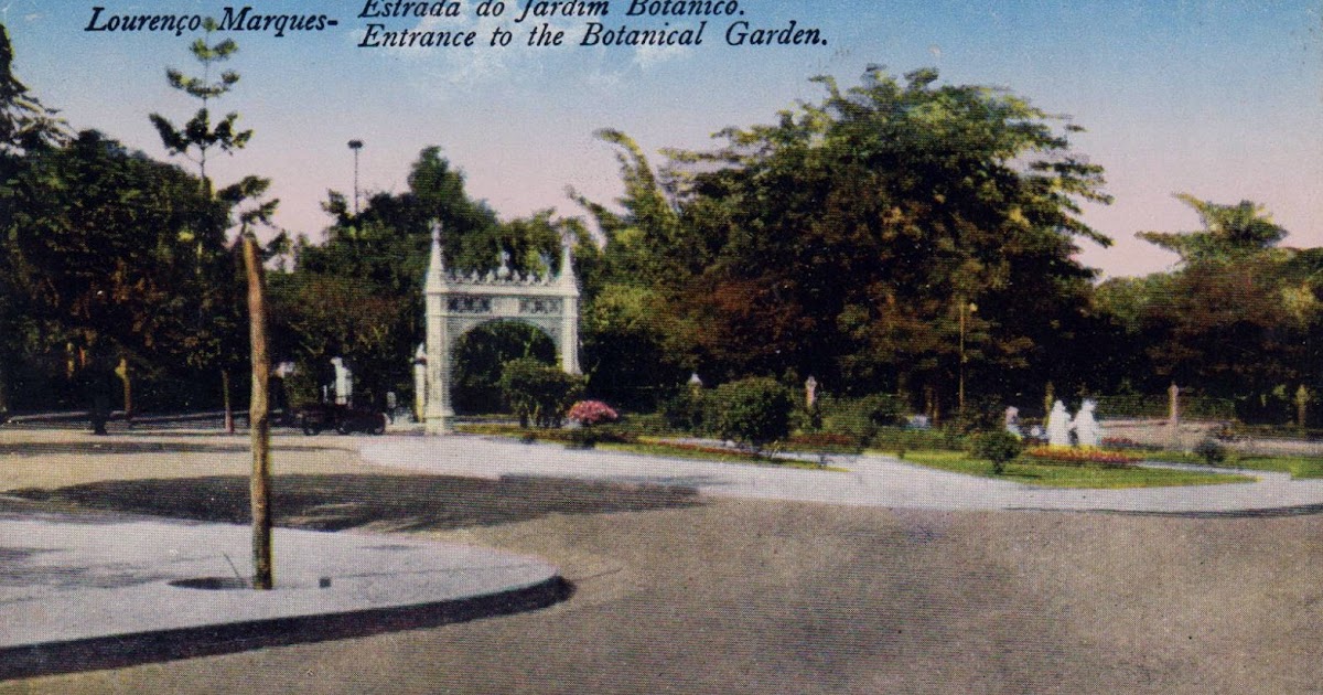 Jardim botânico, actual Tunduru: arco e praceta na entrada principal (5/)