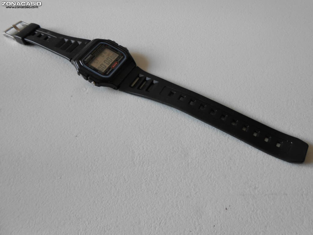 Zona Casio: Prueba: W-71 vs W-72, los "gemelos" de Casio