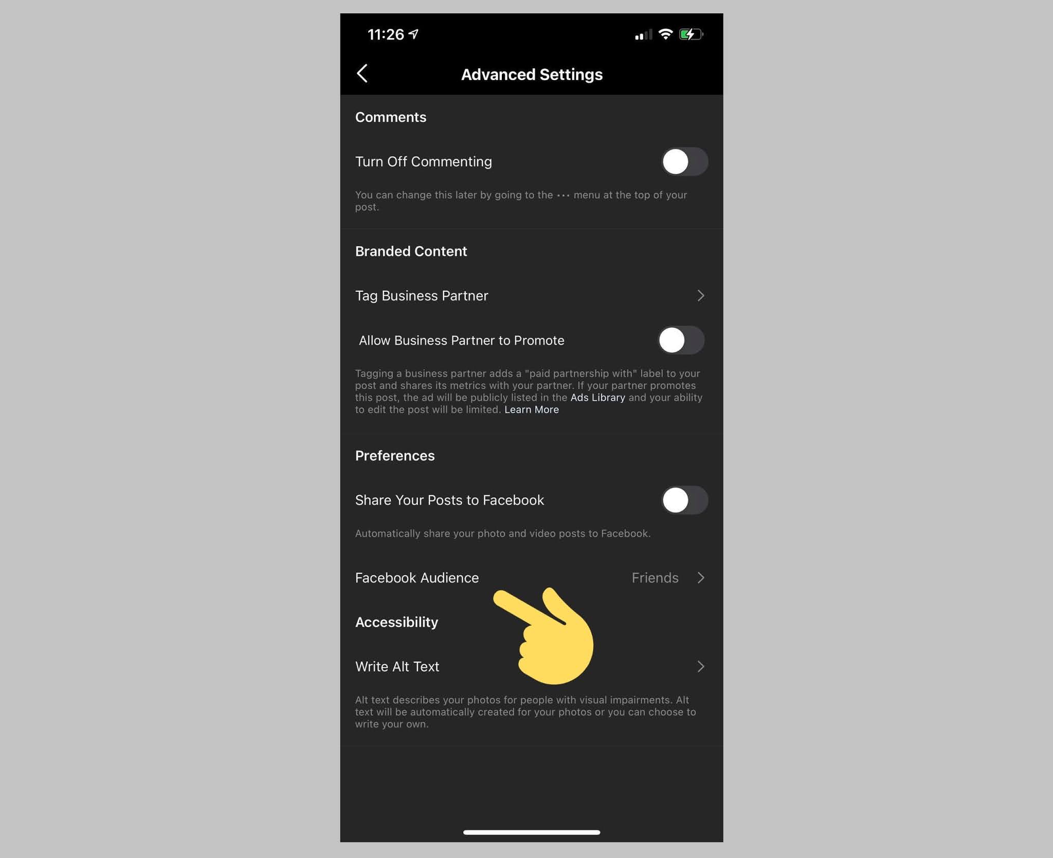 Instagram tests the options of a default audience for Facebook, showing ...