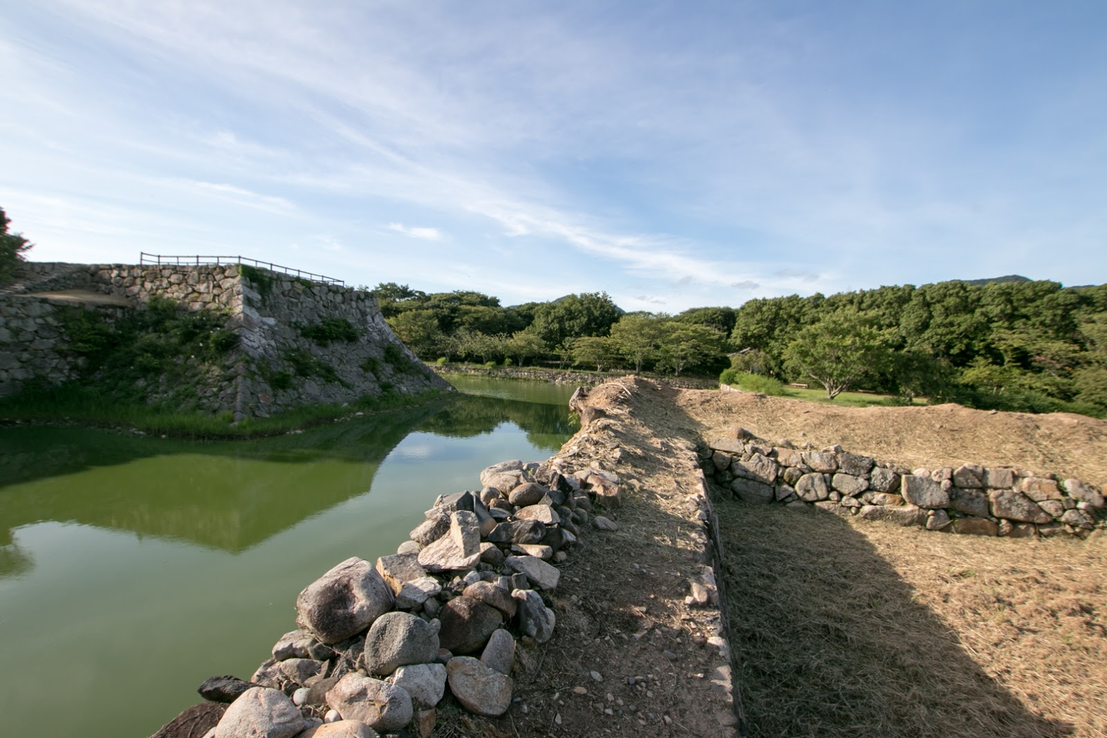 Hagi Castle -Beautiful combination of mountain, sea and stone walls ...