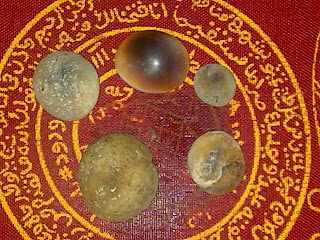 REALITY DAN FANTASI: GELIGA DAN BUNTAT