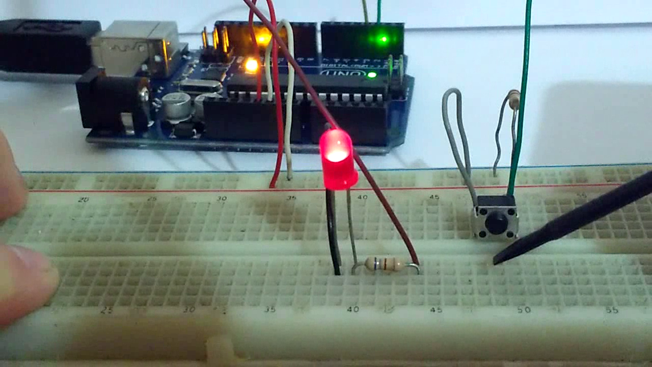 Capítulo 3 - Entradas/Salidas digitales con pulsador y LED