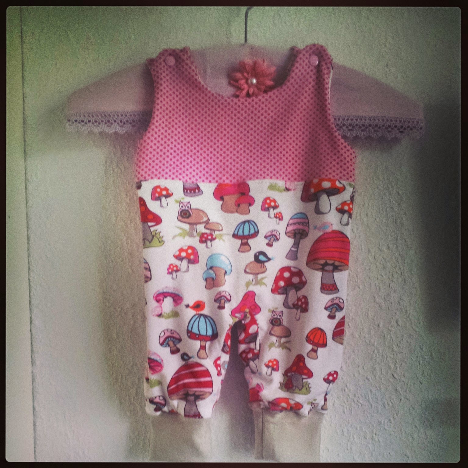 *Floras Fädchen*: *Baby Strampler*