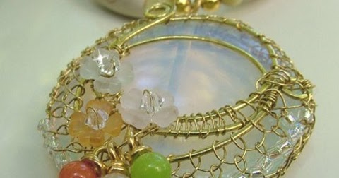 How to Wire Net a Bezel - From Front to Back! / The Beading Gem