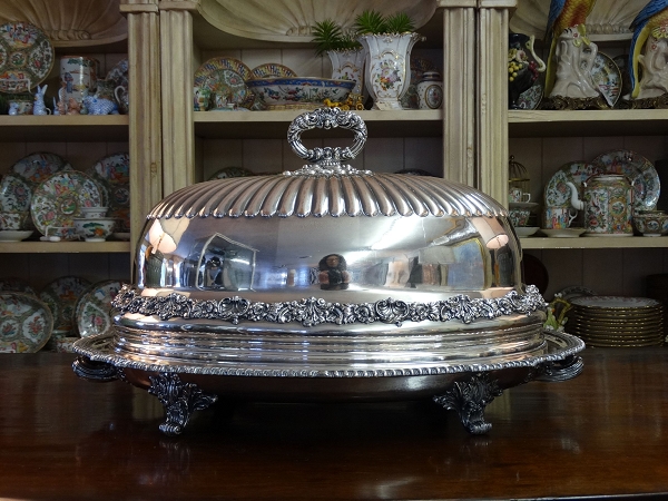 Eye For Design: Decorating With Silver Meat Domes......Fun To Use Or ...