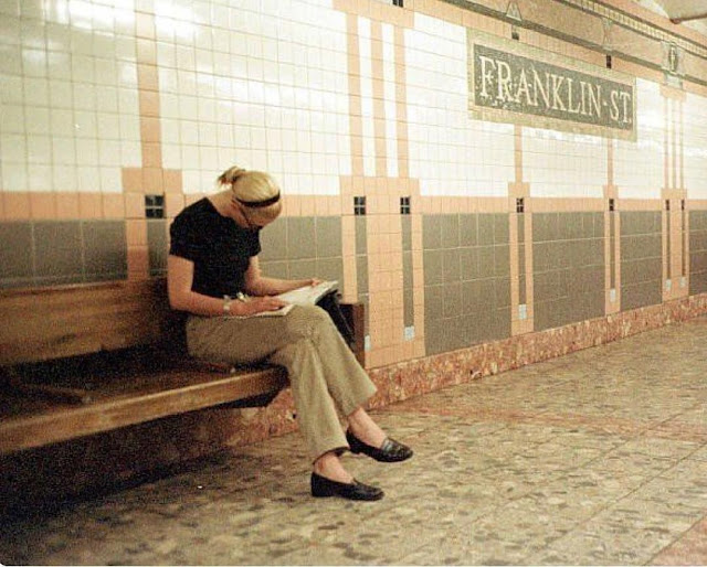 Queen of 90s Minimalist Fashion: Amazing Photos That Show Carolyn ...