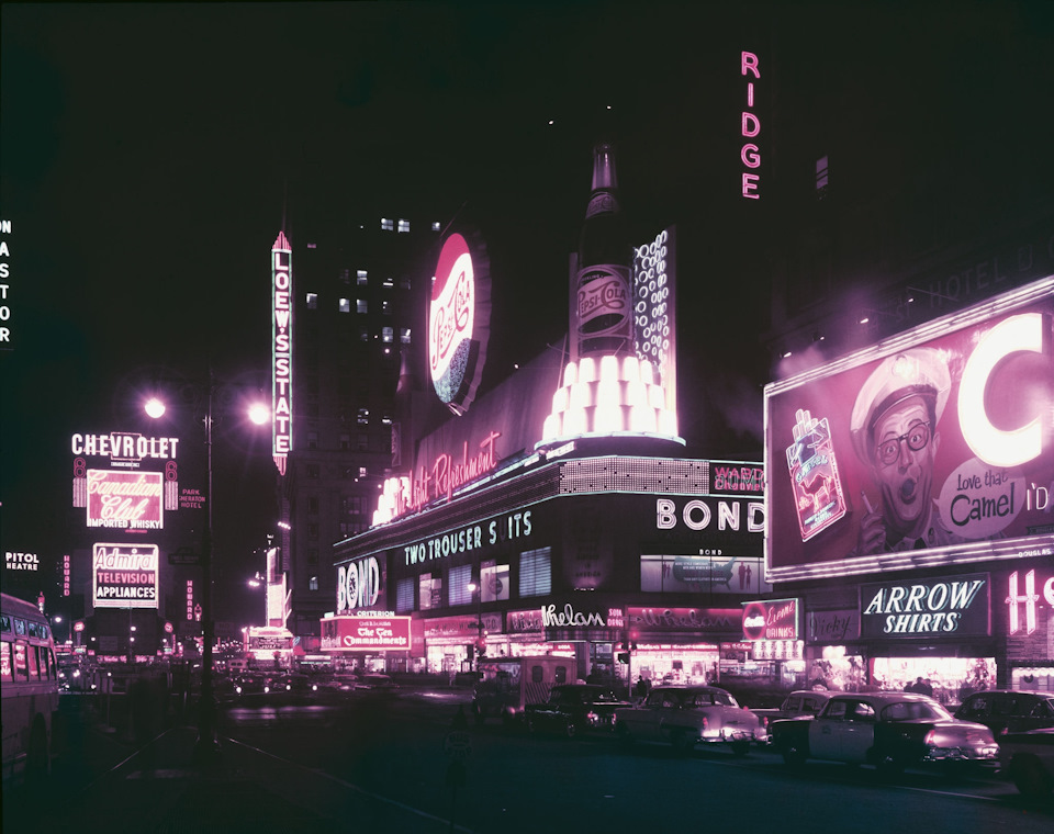 Times Square 1943, Smoking camel sign