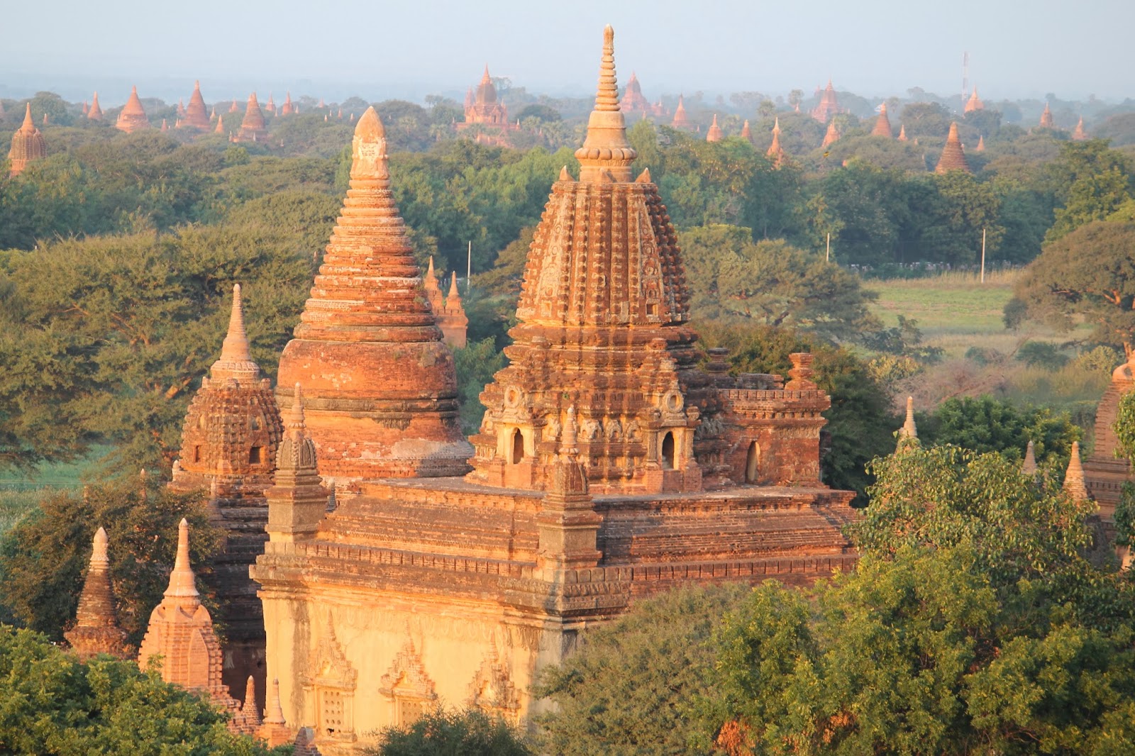 Monumental Splendours : Bagan: The Golden Land of the Buddha