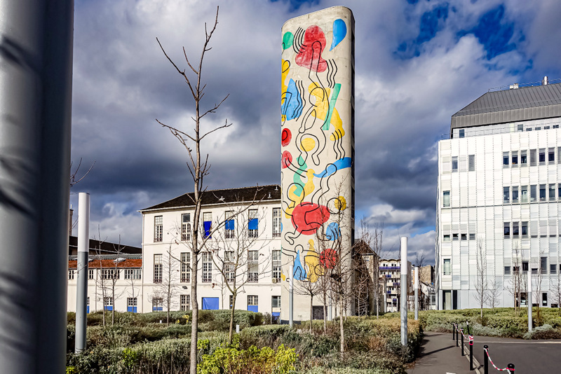 Paris : Tour Keith Haring, le totem pop art de l'Hôpital Necker Enfants ...