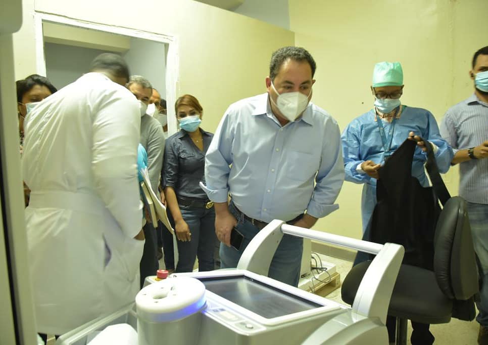 Director SNS, Mario Lama, supervisa hospitales del Gran Santo Domingo