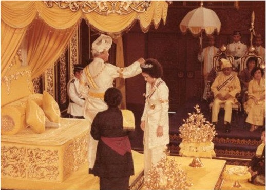 WARISAN RAJA & PERMAISURI MELAYU: 9 Disember 1985 : Pertabalan Sultan ...