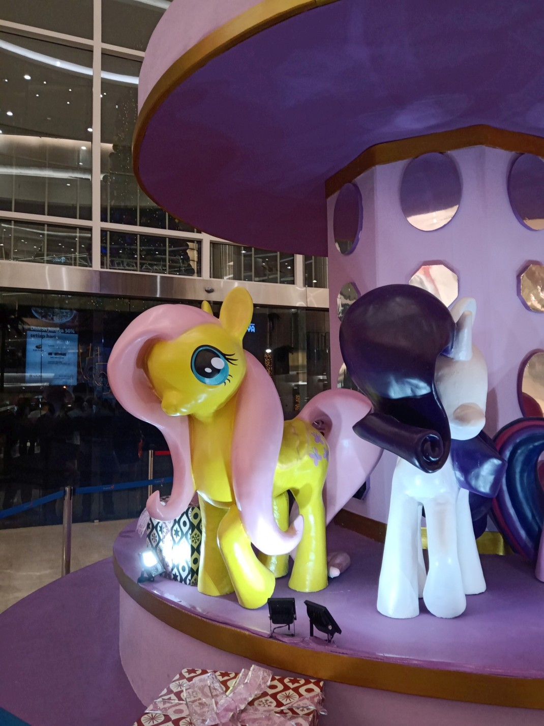 Equestria Daily - MLP Stuff!: Neat New Giant Pony Display in Jakarta