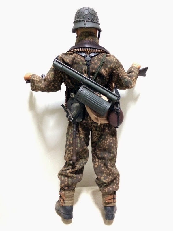 1/6 Action Figures: 1/6 Scale SS Machine Gunner - S$80