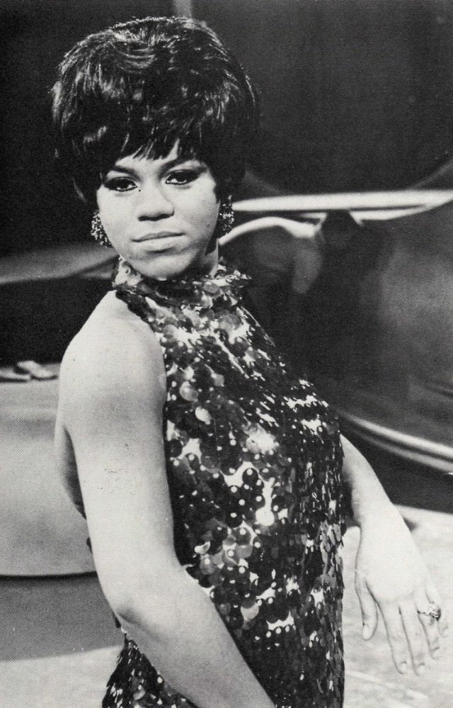 The Supremes' Tragedy: 30 Vintage Photos of Florence Ballard During Her ...