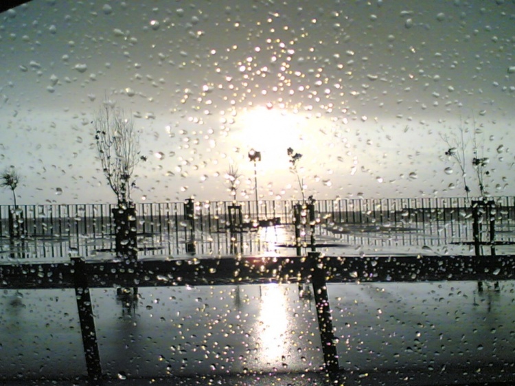 Arkarittika: Dias de Chuva Passam ... e amanha o sol voltara a Brilhar ...