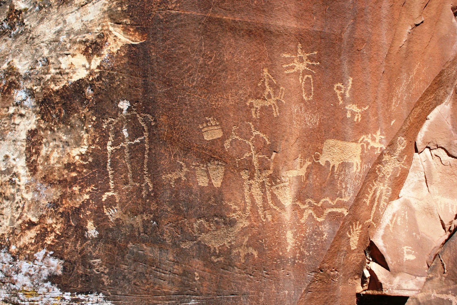 Utah Pictographs, Petroglyphs and Rock Art: Newspaper Rock Petroglyphs