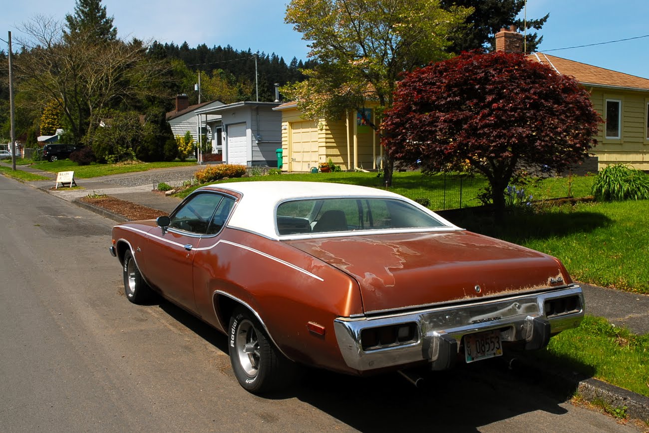 OLD PARKED CARS.: 1973 Plymouth Satellite Sebring Plus.