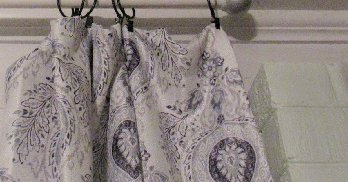 Betsy's Wildwood Home: Conduit curtain rods