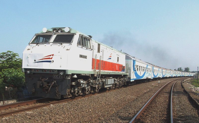 Railfans Indonesia: Lokomotif CC203 dan Sejarah Operasional CC 203