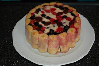 Charlotte aux fruits rouges du jardin