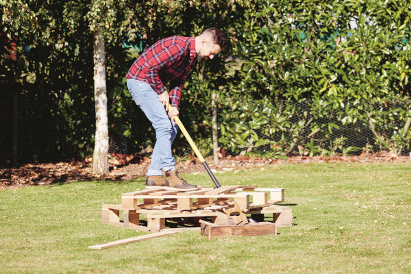 How to Make a Glamping Kids Tent from an Upcycled Pallet | Creative ...