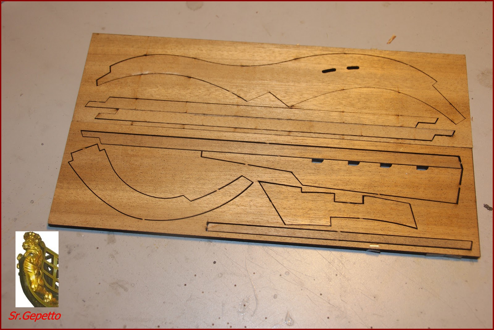 El Soleil Royal paso a paso: Colocación de la roda el codaste y ...