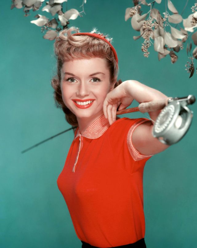 20 Wonderful Color Photos of a Young and Beautiful Debbie Reynolds in ...