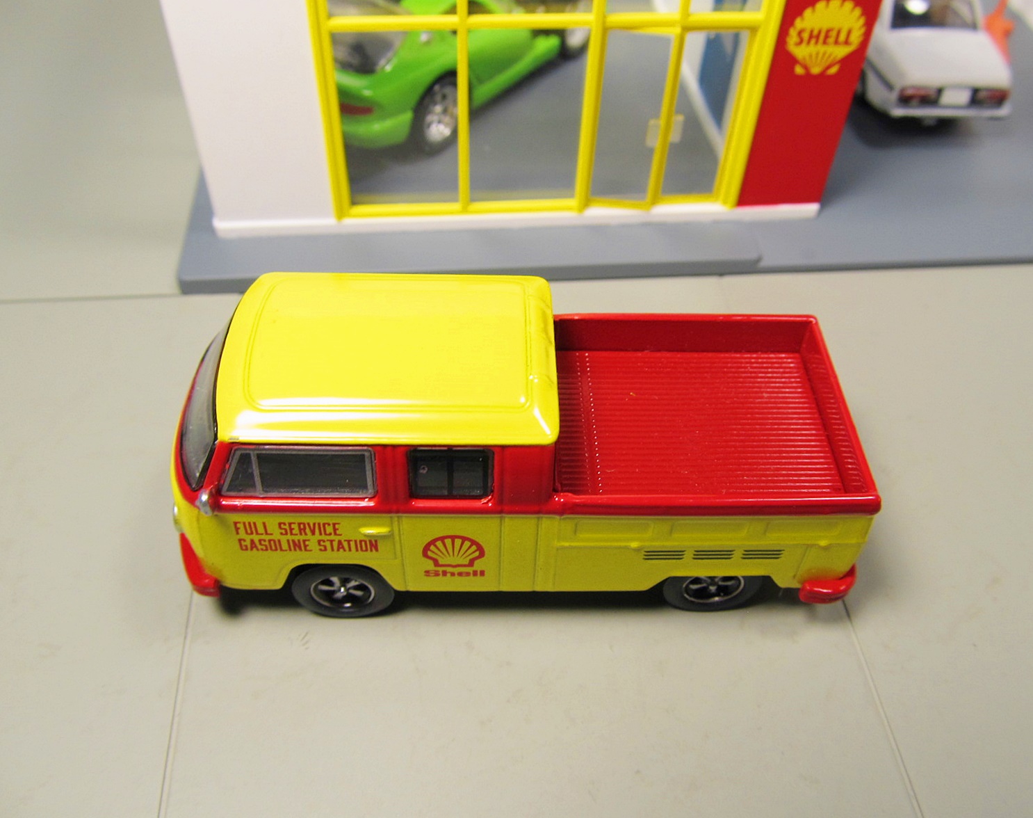 GreenLight 1976 Shell Oil Volkswagen Type 2 T2 Double Cab Pick-up
