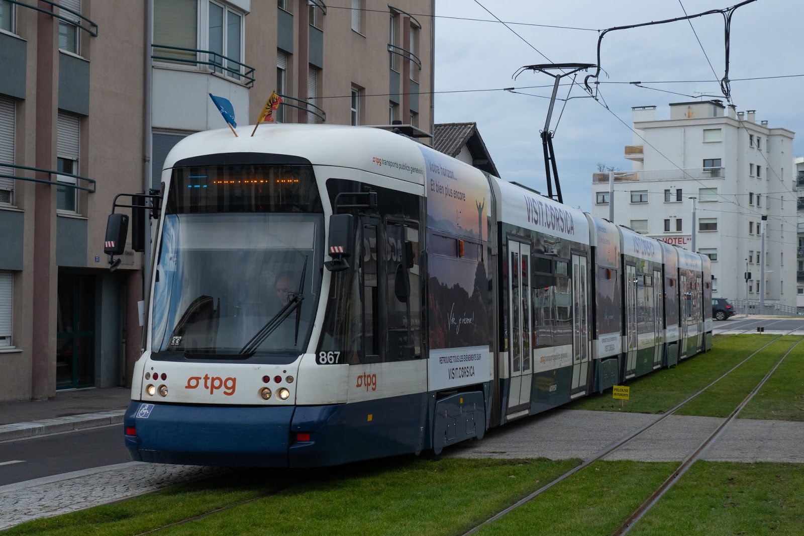 ÖFFENTLICHER VERKEHR: Leman Express / TPG Linie 17