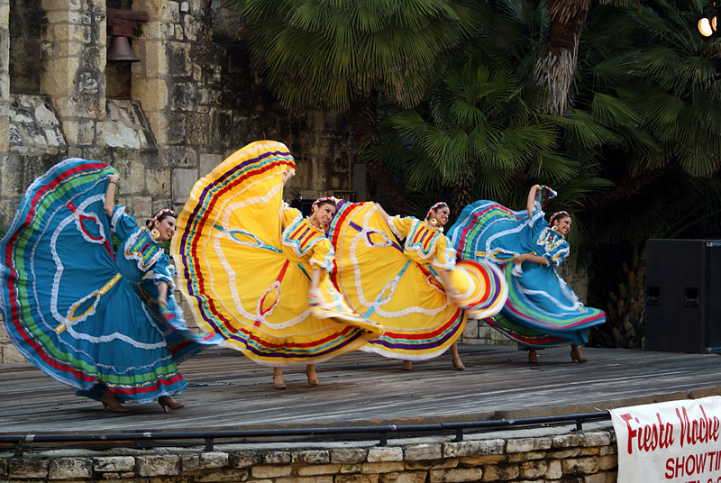 Views Of Texas: Fiesta Noche Del Rio