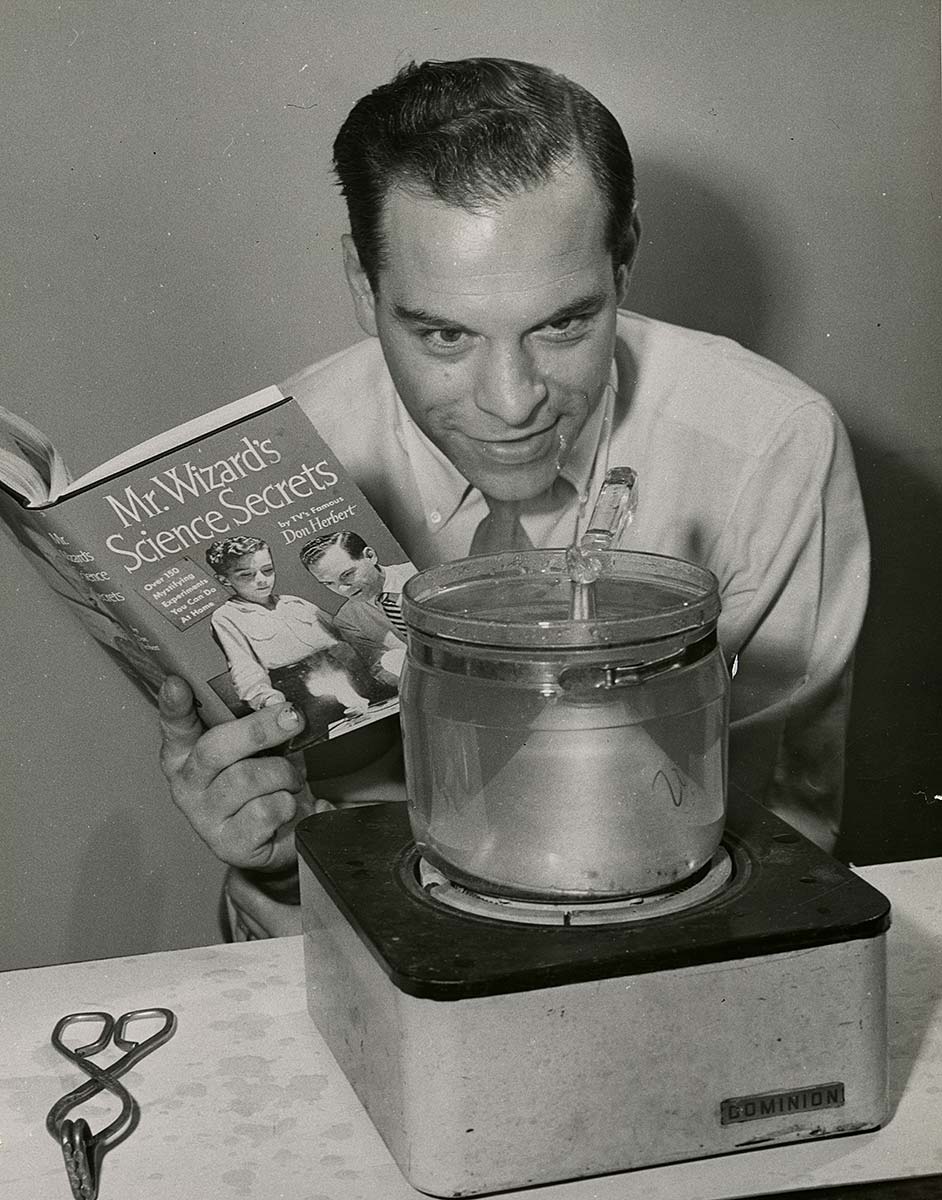 SATURDAY MORNINGS FOREVER: WATCH MR. WIZARD / MR. WIZARD