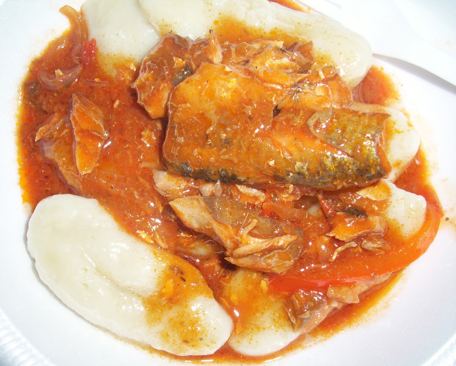 Cocina casera República Dominicana: Bollos con sardinas en salsa de ...