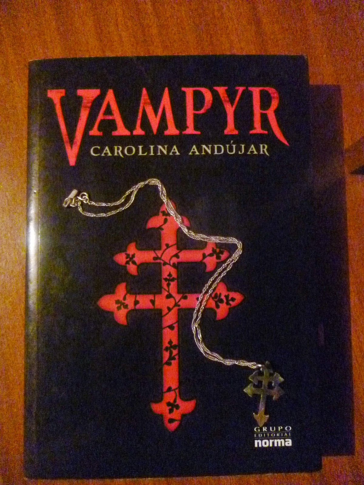 Sally Dice...: Vampyr - Carolina Andújar (Vampyr #1)