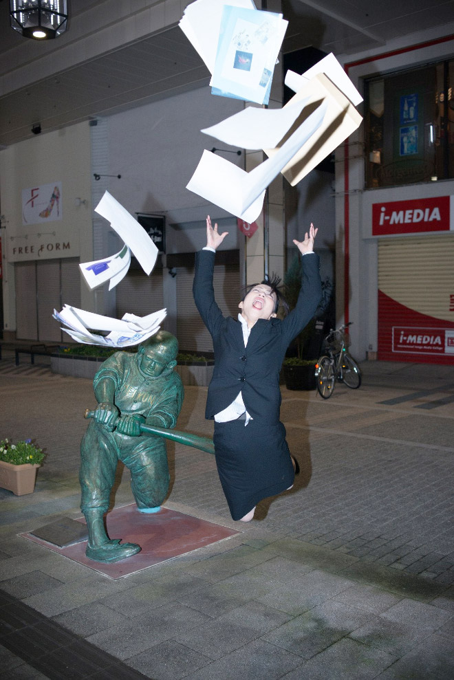 Diogenes' Middle Finger: Statues in Solidarity - Now They're Fighting Back