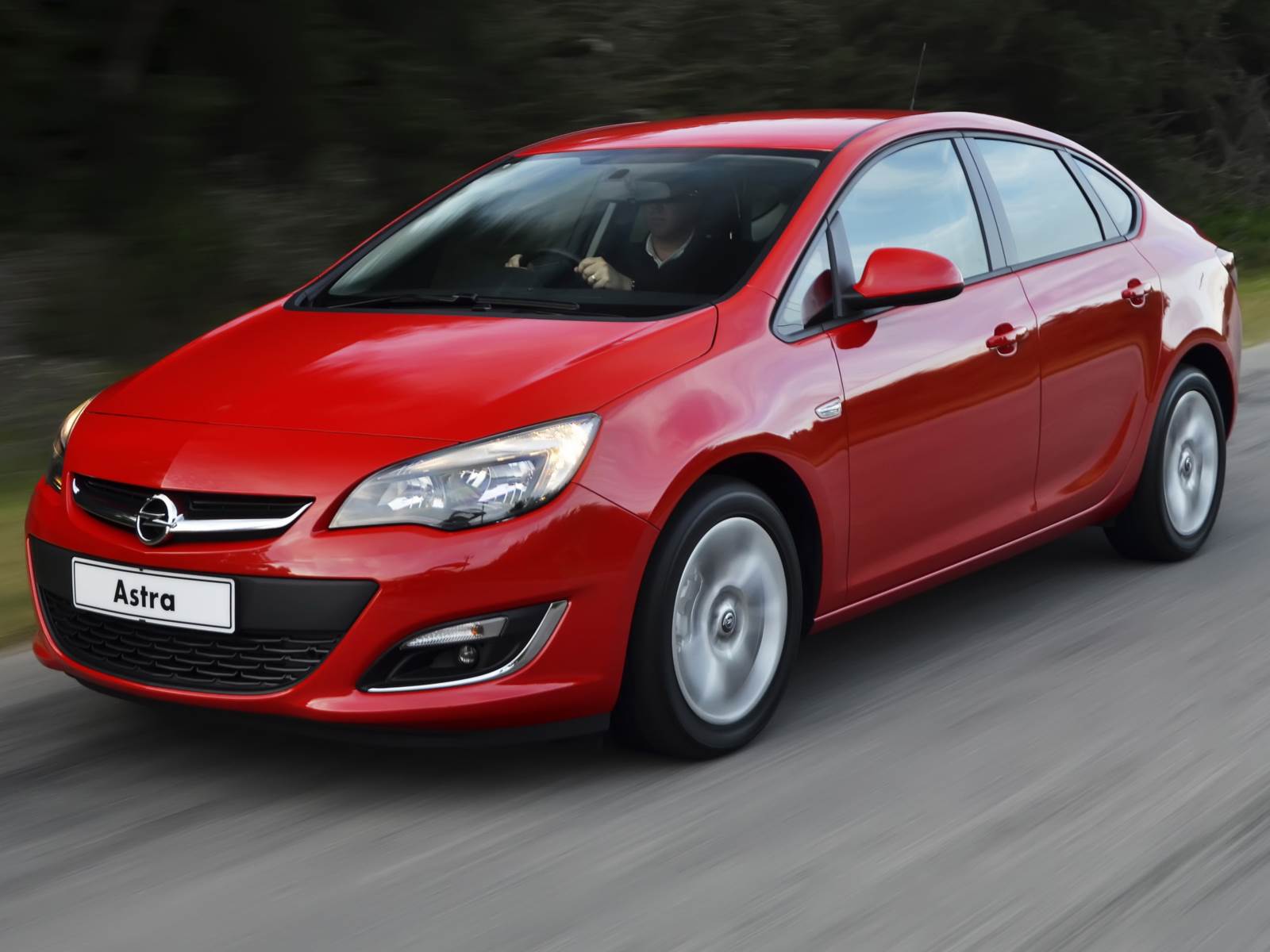 Novo Astra Sedan é testado com motor 1.4 turbo no Brasil