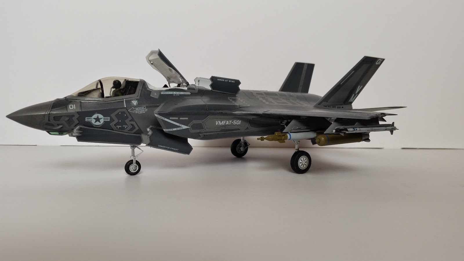 qmodels14: F-35 Build (Part 3)