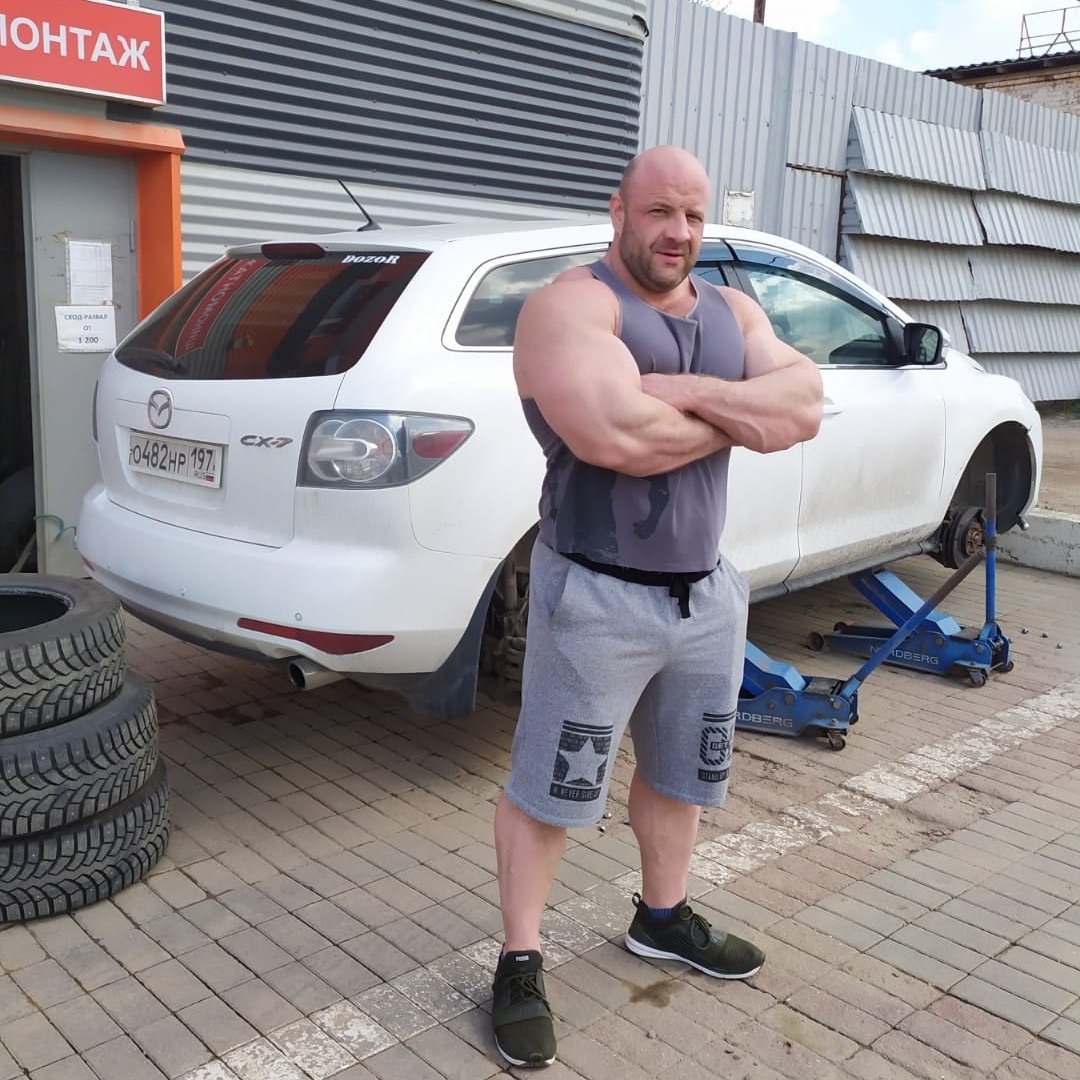 Muscle Lover: Russian musclebear Viktor Goncharov