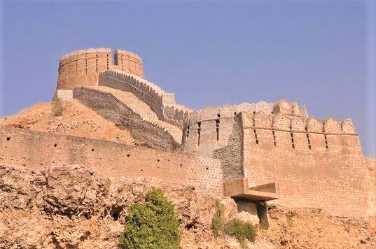 MI Pakistani : Top 10 Forts to visit in Pakistan