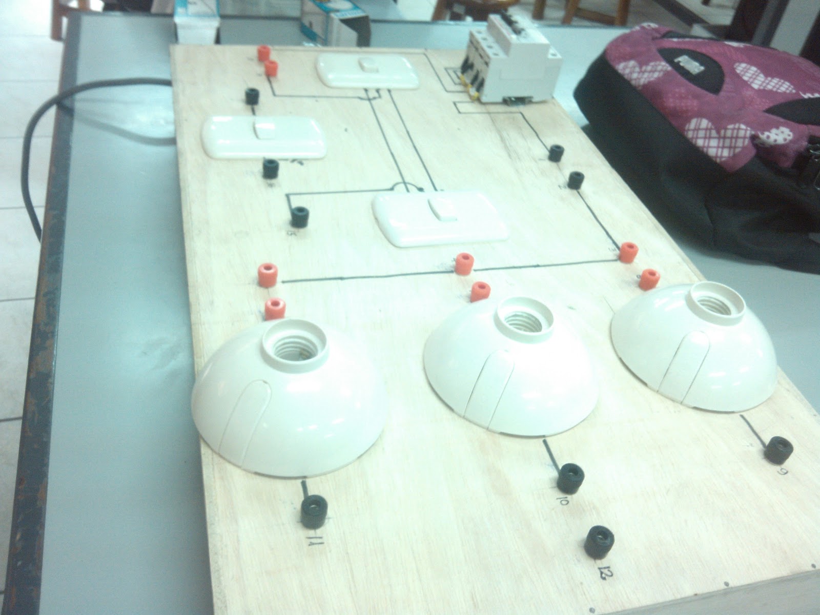 electro - fisica: MODULO DE LABORATORIO DE CIRCUITOS ELECTRICOS -UTP.