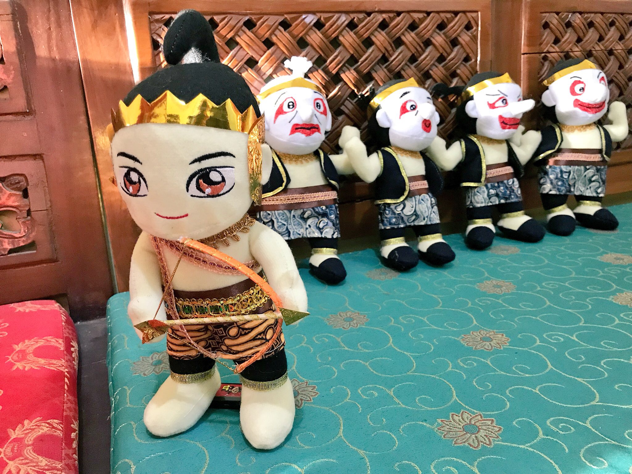 pembuat boneka custom satuan di Solo: World Wayang Summit Monas 2012
