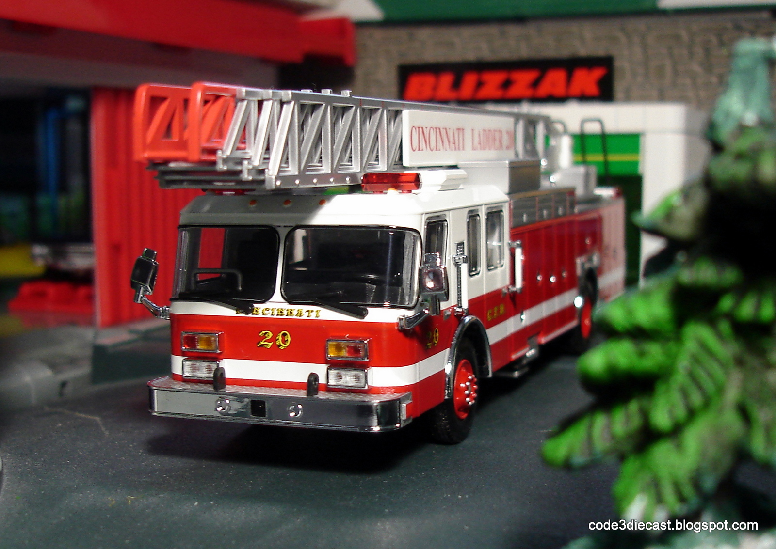 My Code 3 Diecast Fire Truck Collection: E-One Ladder Cincinnati OH 12961